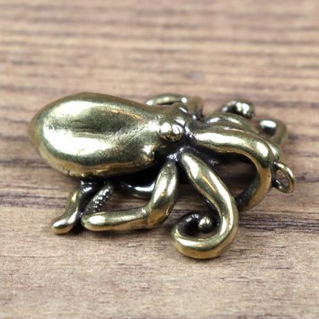 Hutschmuck / Kettenanhänger Oktopus 3D, Messing - Luzys Pirate Leather